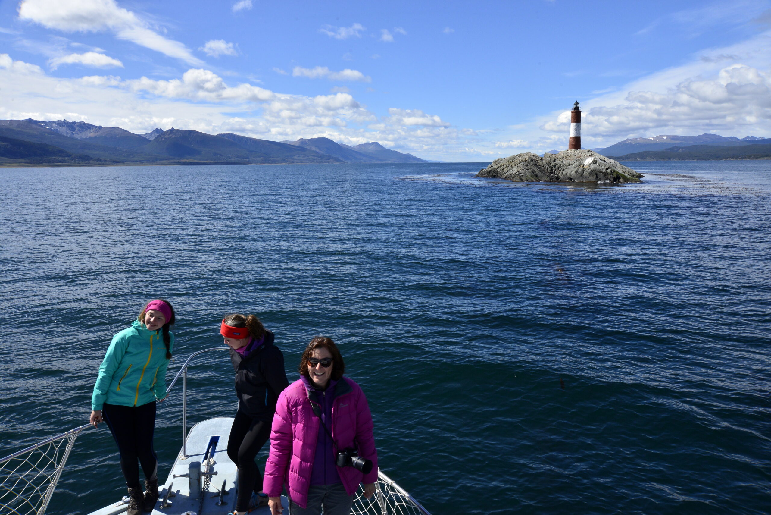 Navegación y caminata Islas Bridges - Secretaria de Turismo Ushuaia